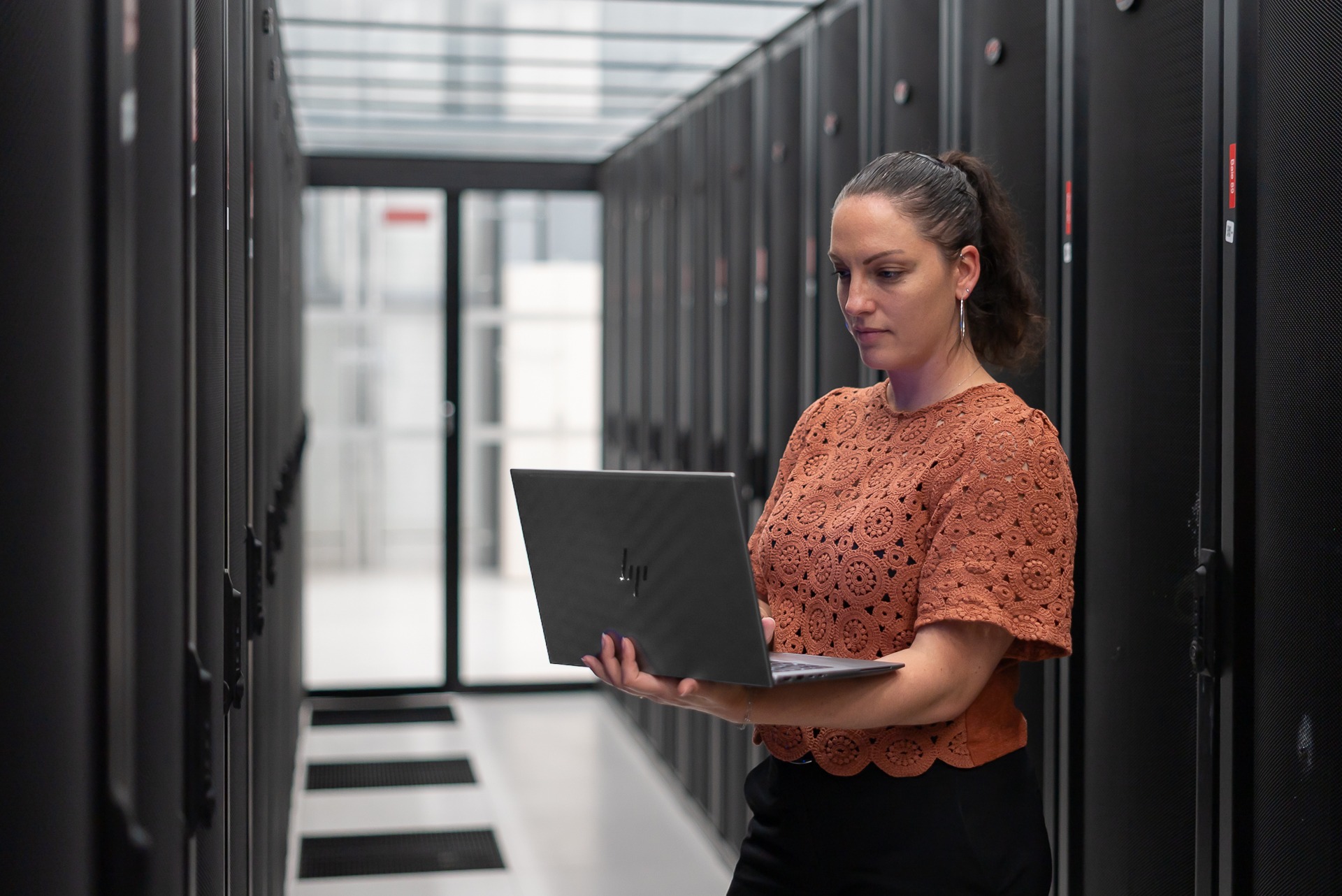 Externaliser l’informatique dans les PME ou PME : avantages, coûts & sécurité